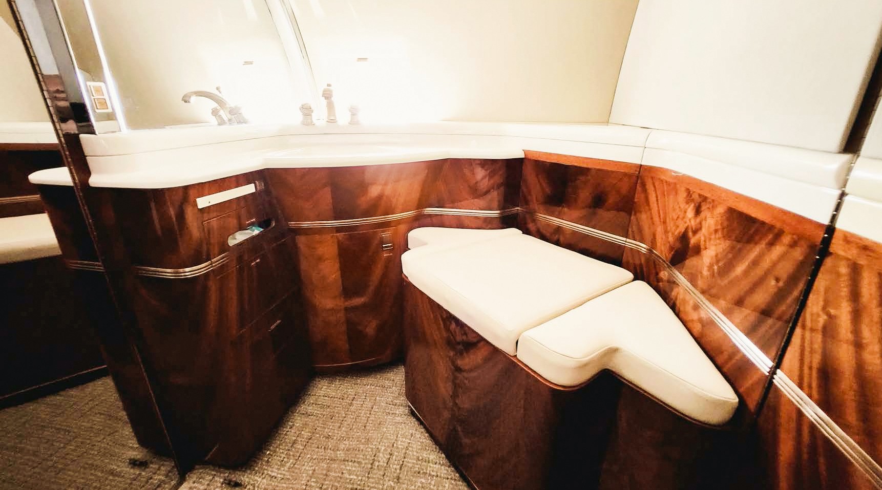 2000 Bombardier Challenger 604 For Sale | Lao. 16309 hrs. | AvBuyer