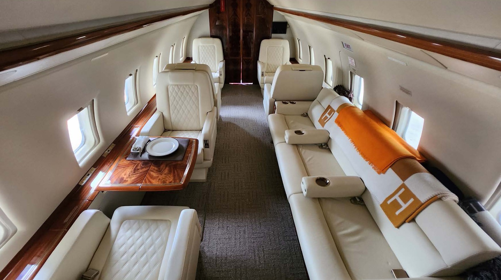 2000 Bombardier Challenger 604 For Sale | Lao. 16309 hrs. | AvBuyer