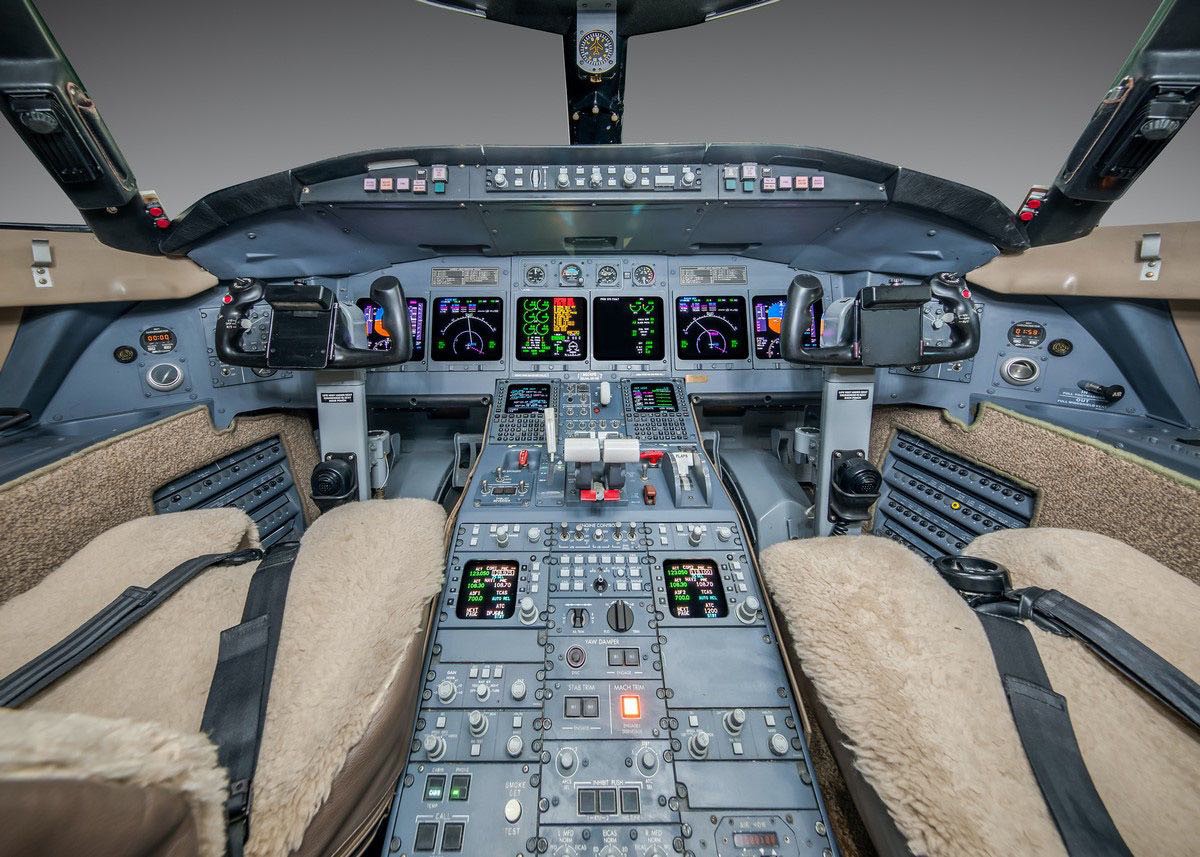 2000 Bombardier Challenger 604 For Sale | Lao. 16309 hrs. | AvBuyer