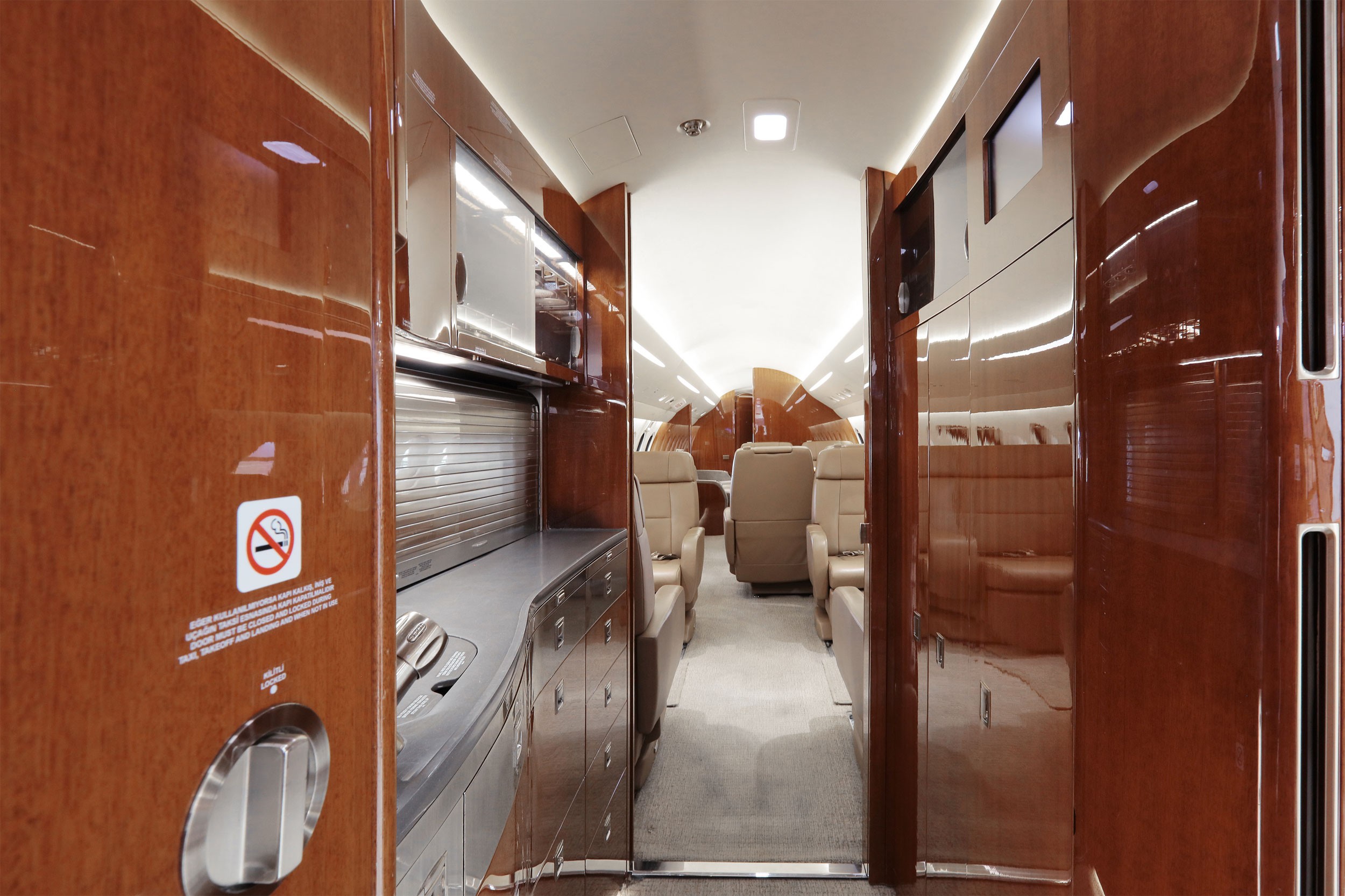 2016 Dassault Falcon 7X For Sale | Canada. 3105 hrs. | AvBuyer