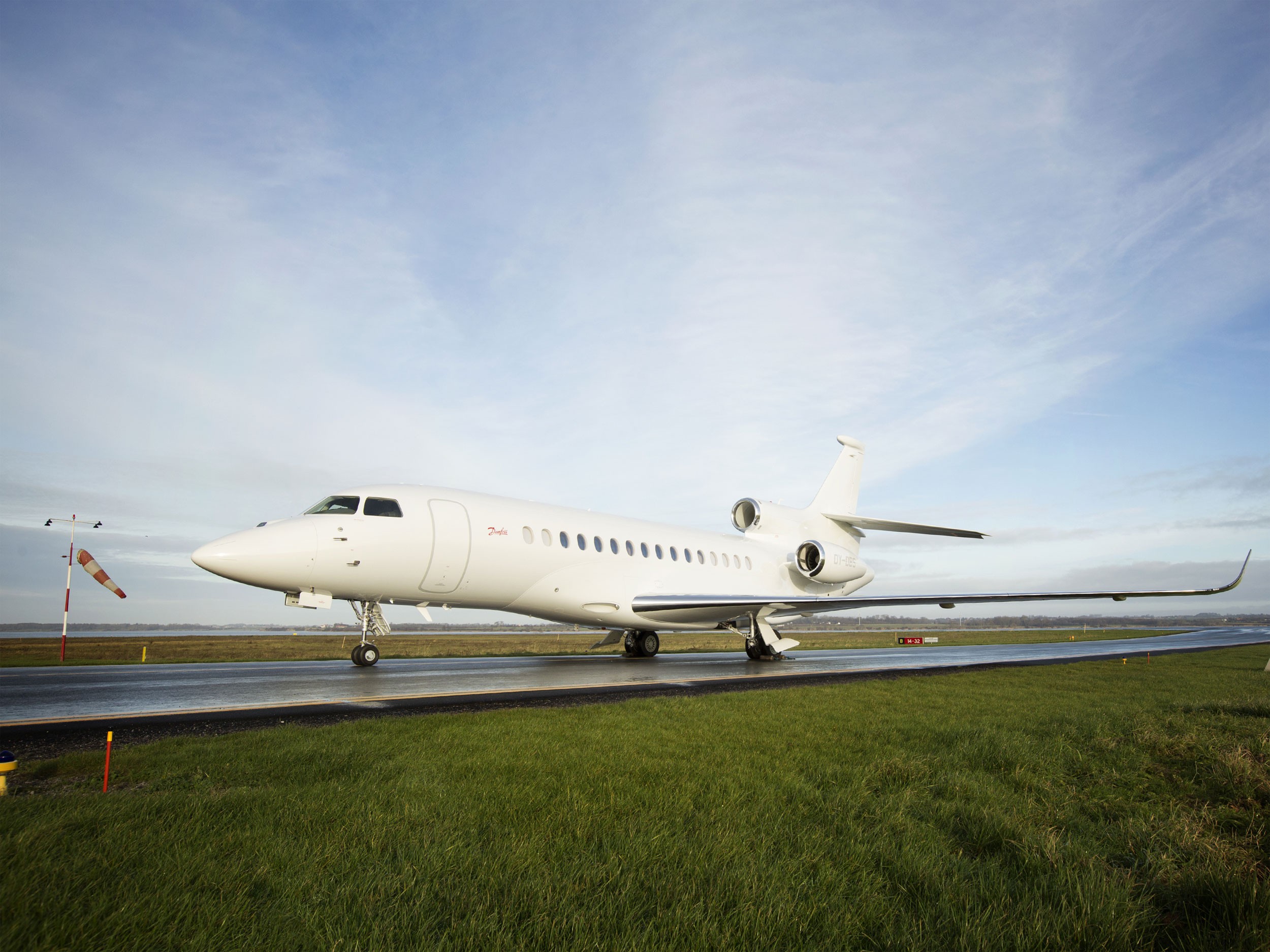 2017 Dassault Falcon 8X For Sale | Canada. 4646 hrs. | AvBuyer