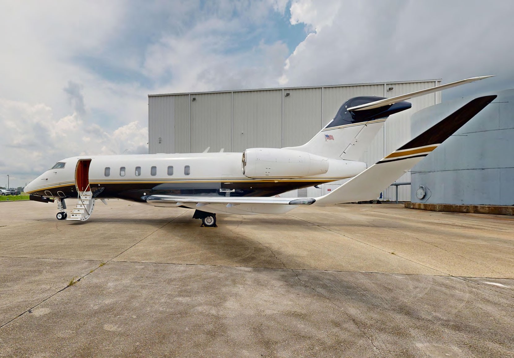 2014 Bombardier Challenger 350 For Sale | LA, US. 1784.9 hrs. | AvBuyer