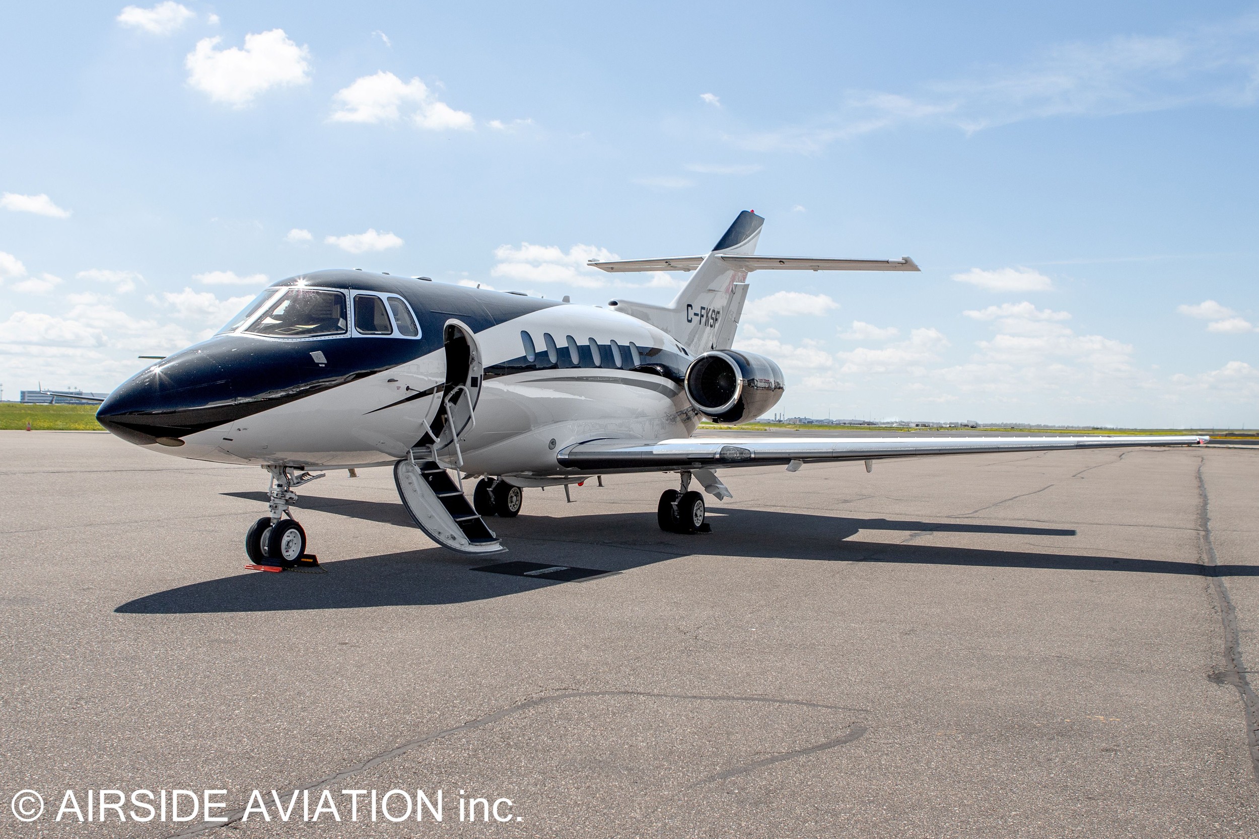 2003 Hawker 800XP For Sale | Canada. 8553.1 hrs. | AvBuyer