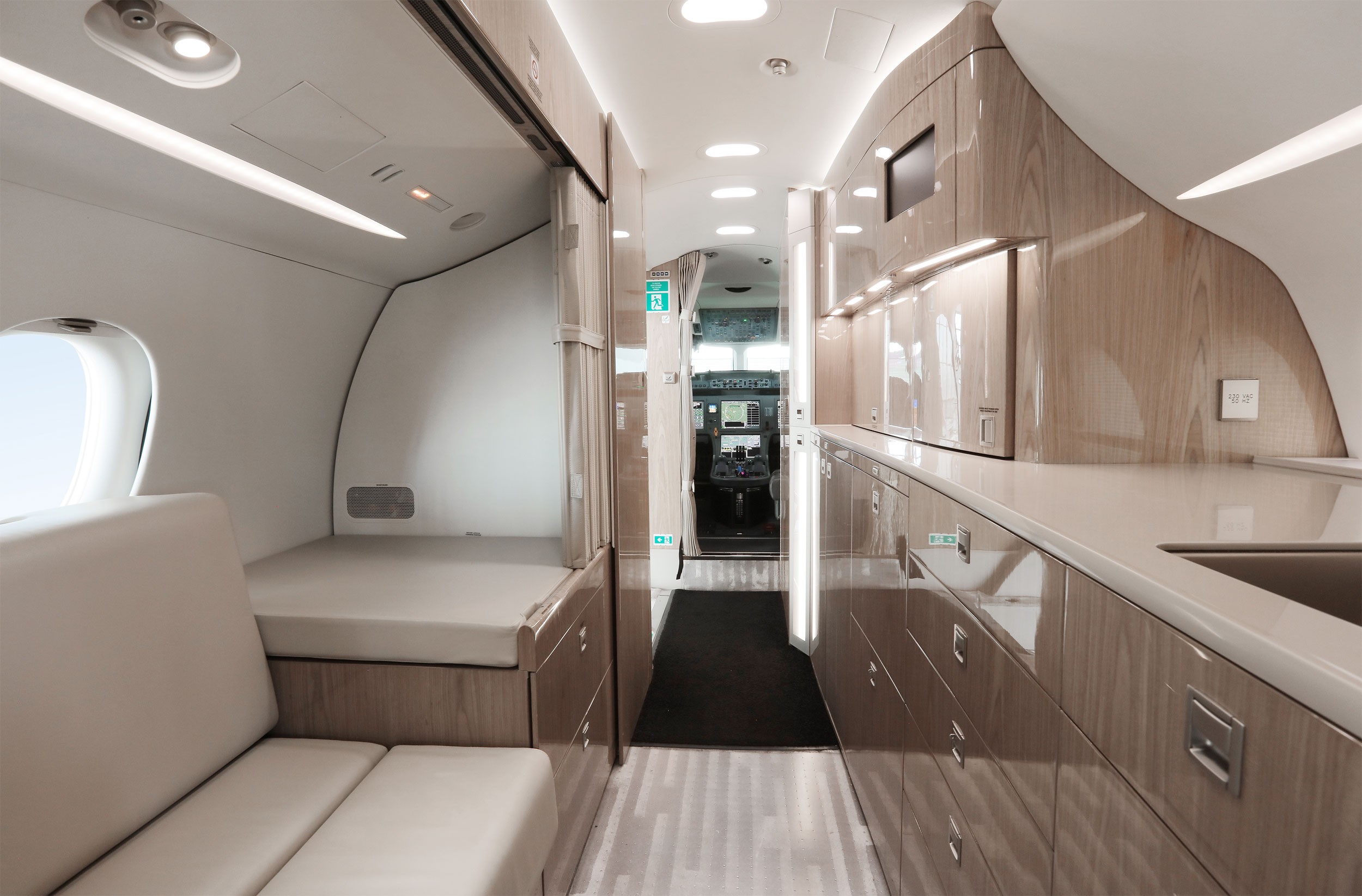 2017 Dassault Falcon 8X For Sale | Canada. 2716 hrs. | AvBuyer