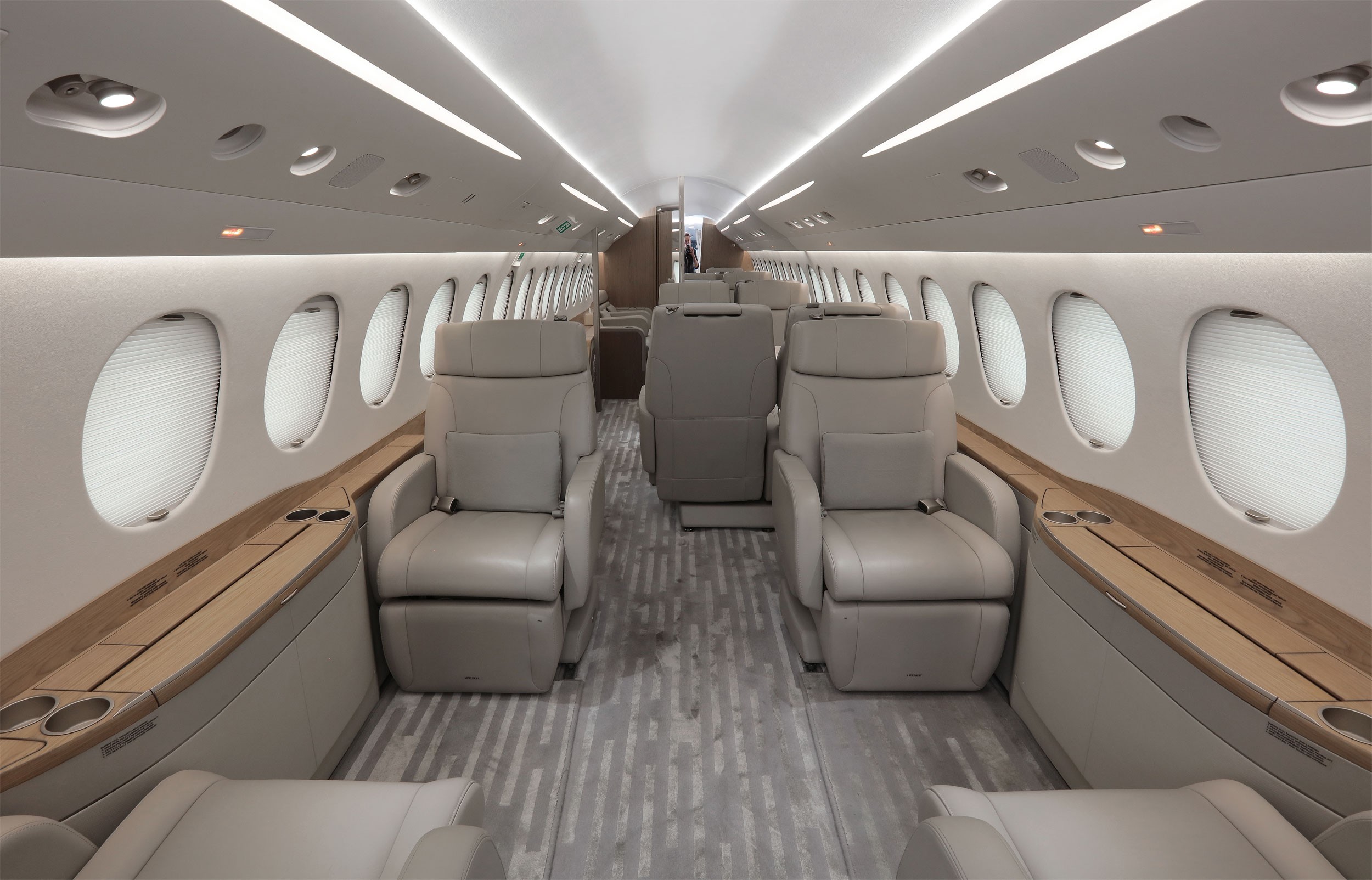 2017 Dassault Falcon 8X For Sale | Canada. 2716 hrs. | AvBuyer