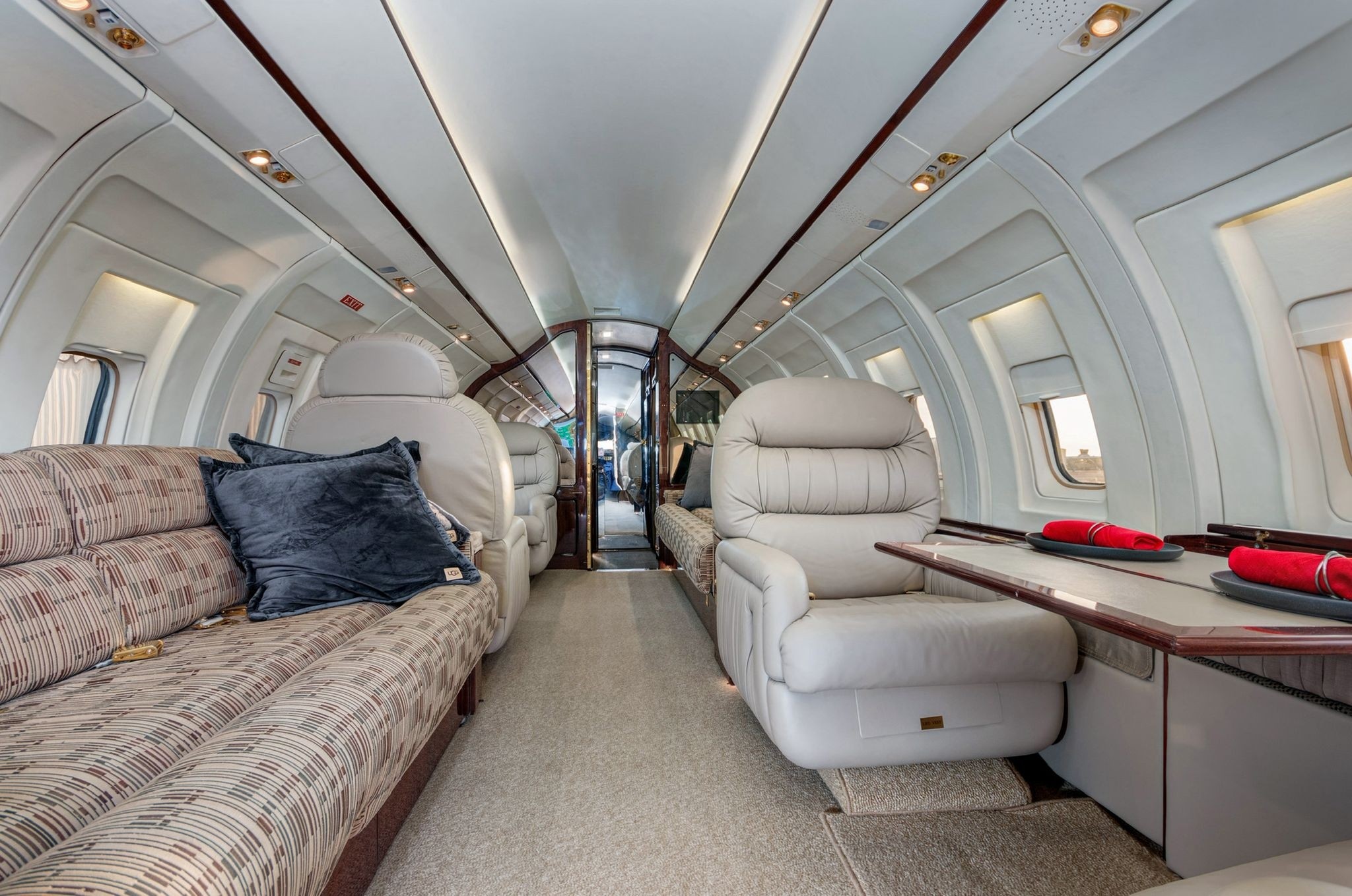 1982 Bombardier Challenger 600 For Sale | FL, US. 8550 hrs. | AvBuyer