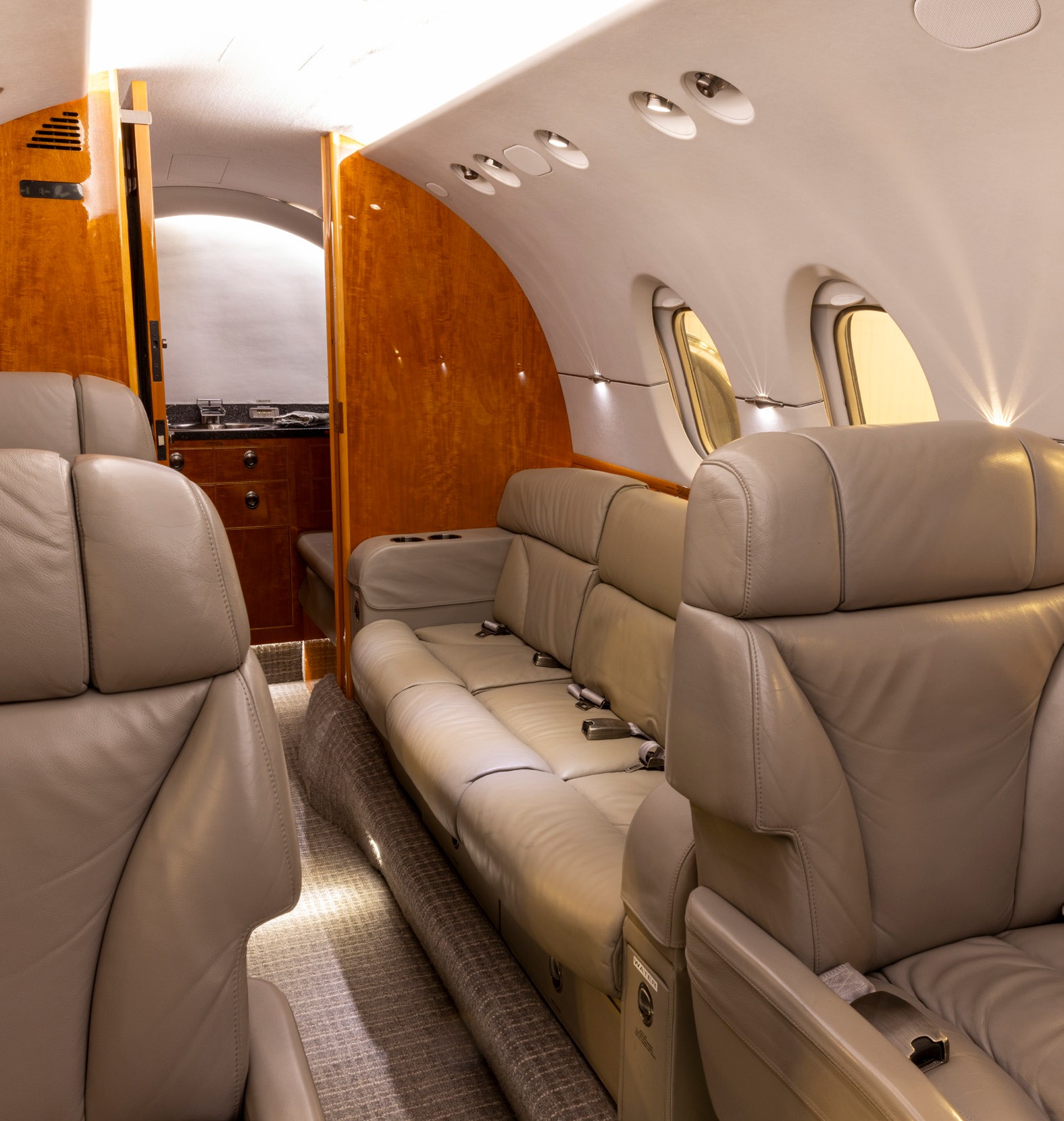 2007 Hawker 850XP For Sale | WI, US. 6042 hrs. | AvBuyer