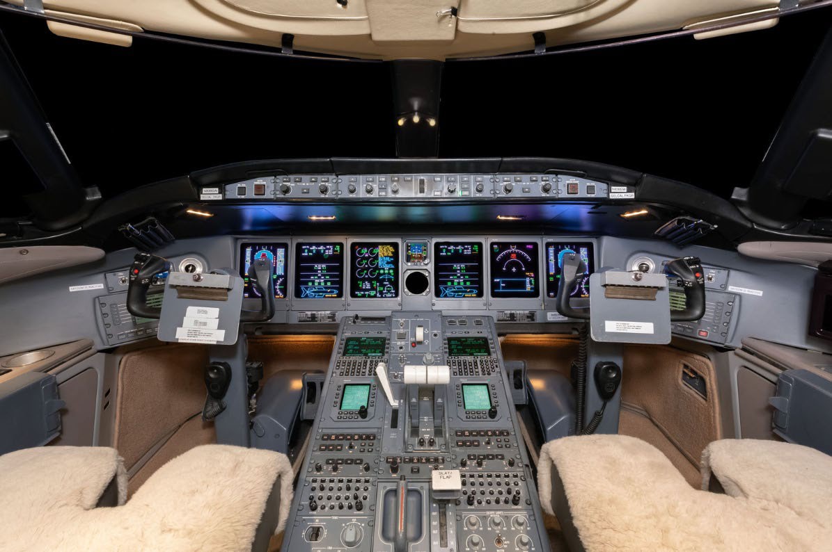 2001 Bombardier Global Express For Sale | CT, US. 16679 hrs. | AvBuyer