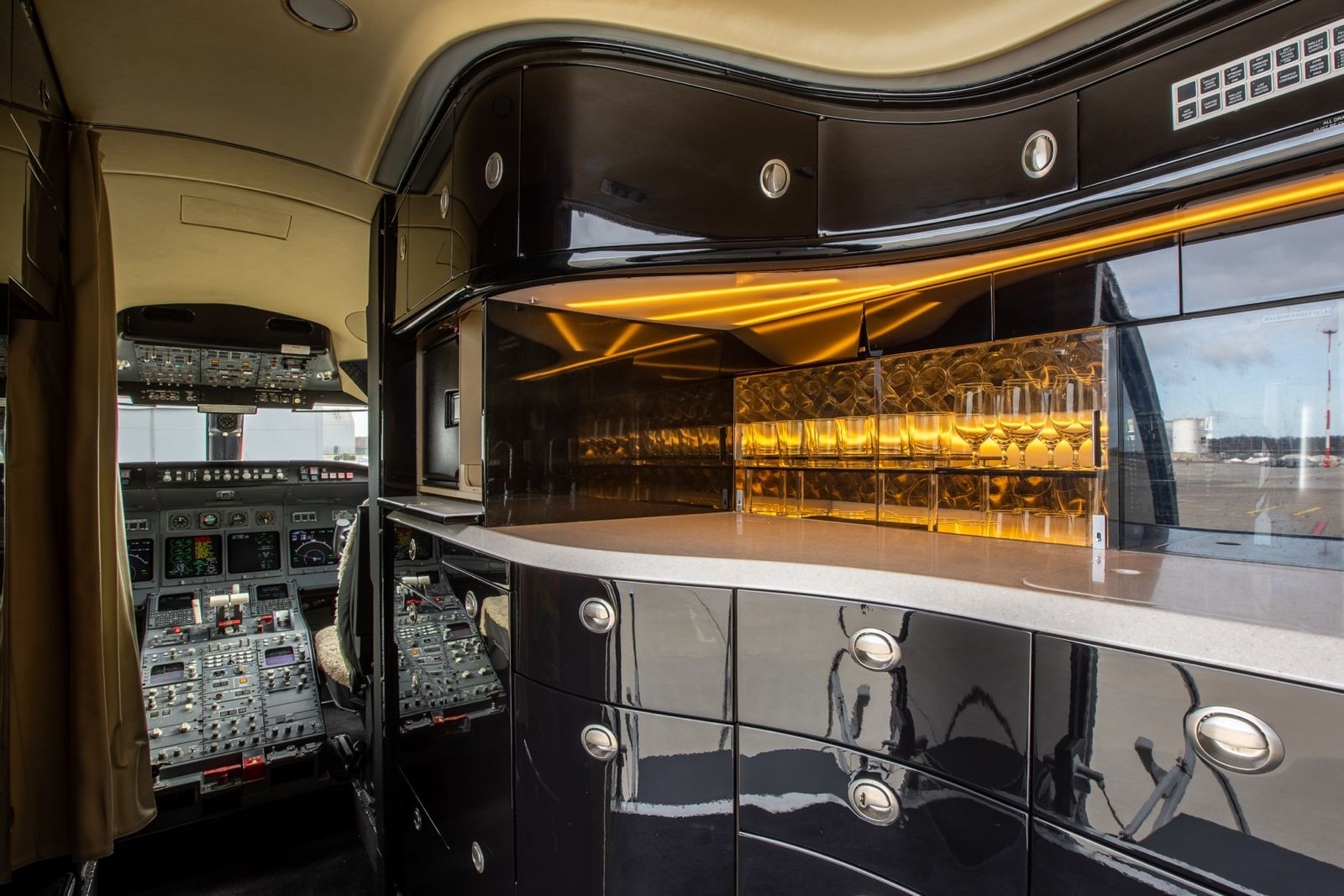 2003 Bombardier Challenger 604 For Sale | Germany. 13546 | AvBuyer