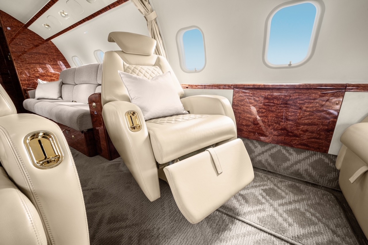 2008 Bombardier Challenger 300 For Sale | CH. 9107 hrs. | AvBuyer