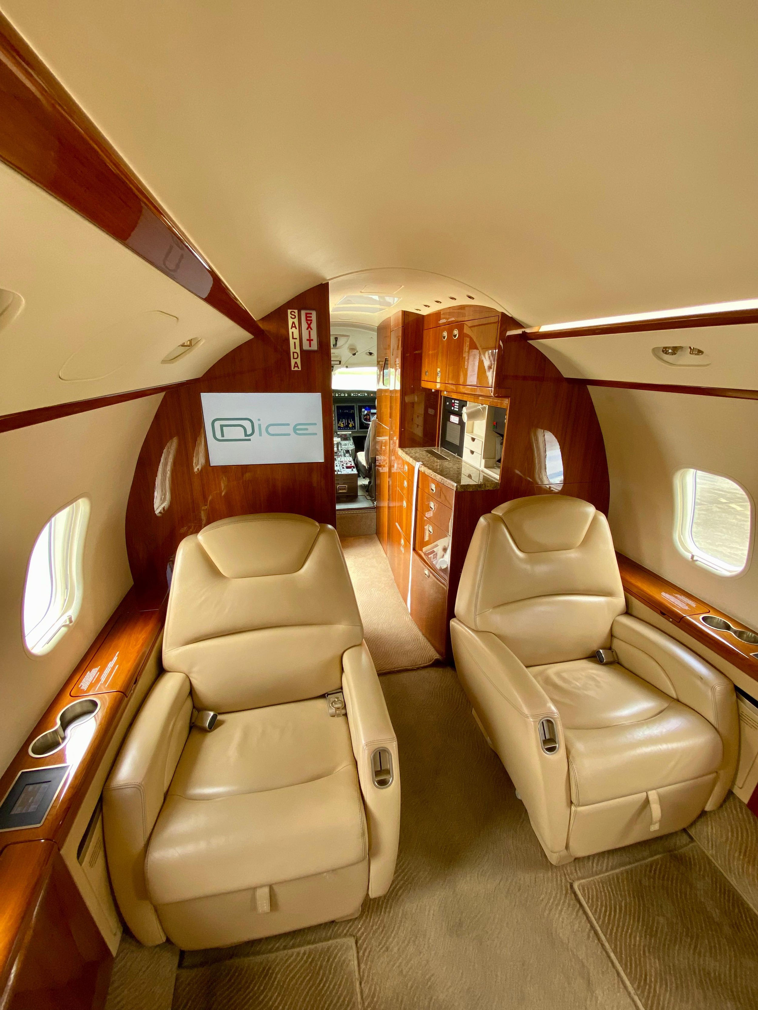 2012 Bombardier Challenger 300 For Sale | CO, US. 3,256 hrs. | AvBuyer