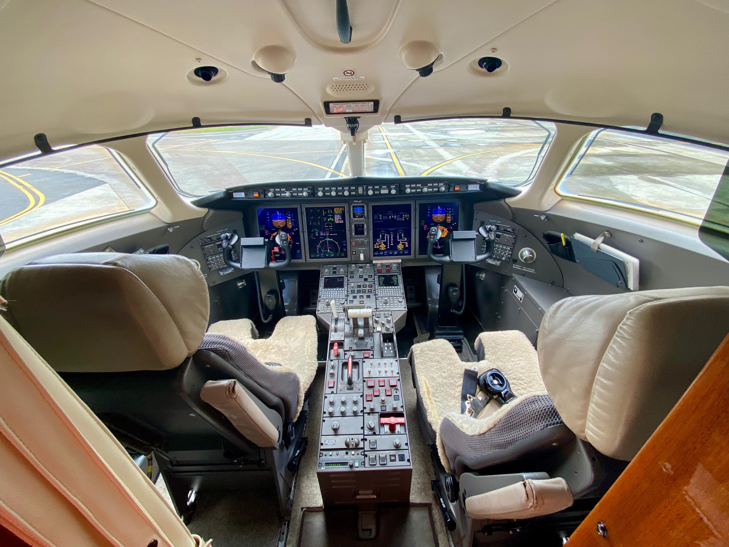 2012 Bombardier Challenger 300 For Sale | CO, US. 3,256 hrs. | AvBuyer