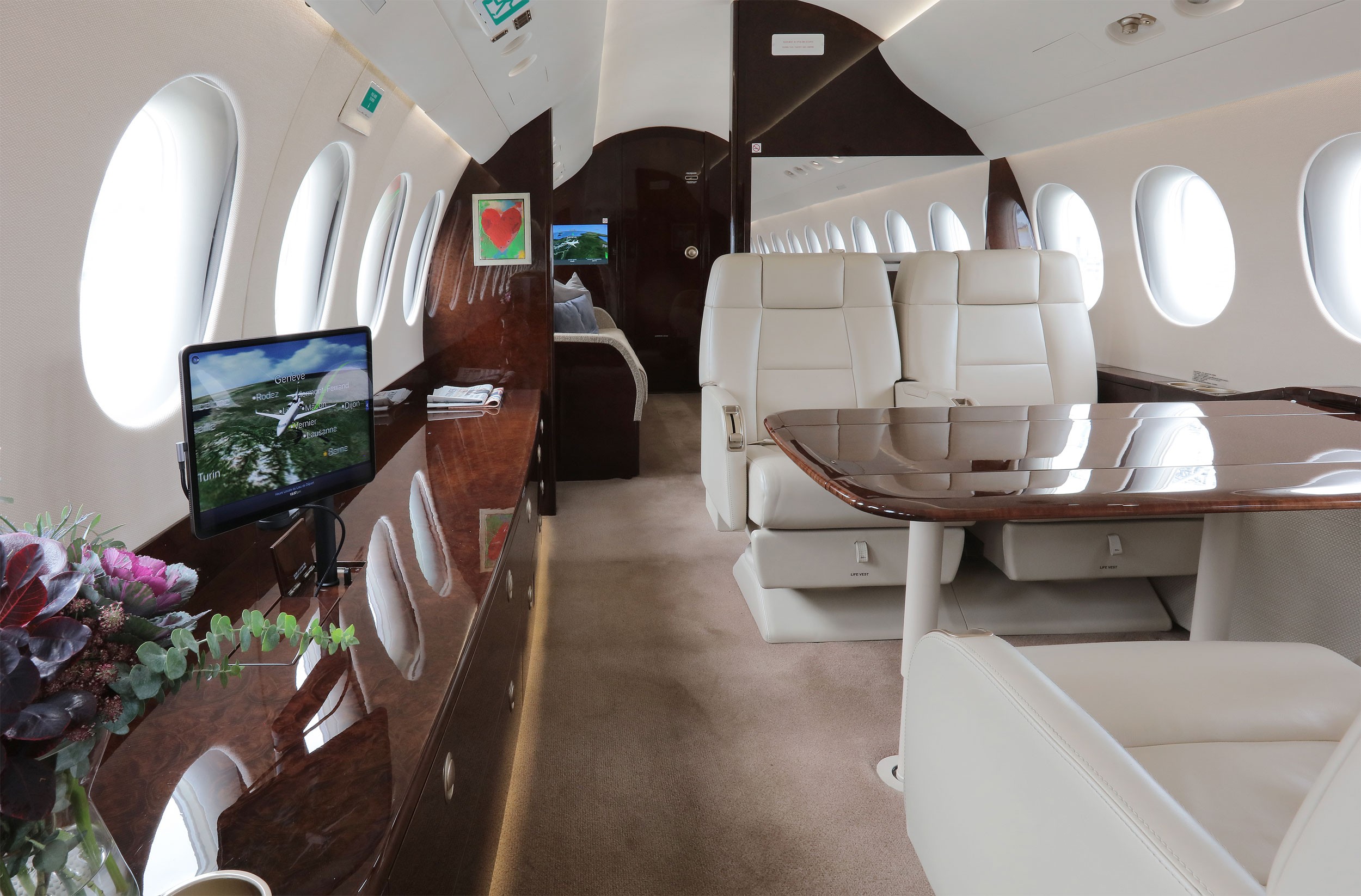 2017 Dassault Falcon 8X For Sale | France. 3532 hrs. | AvBuyer