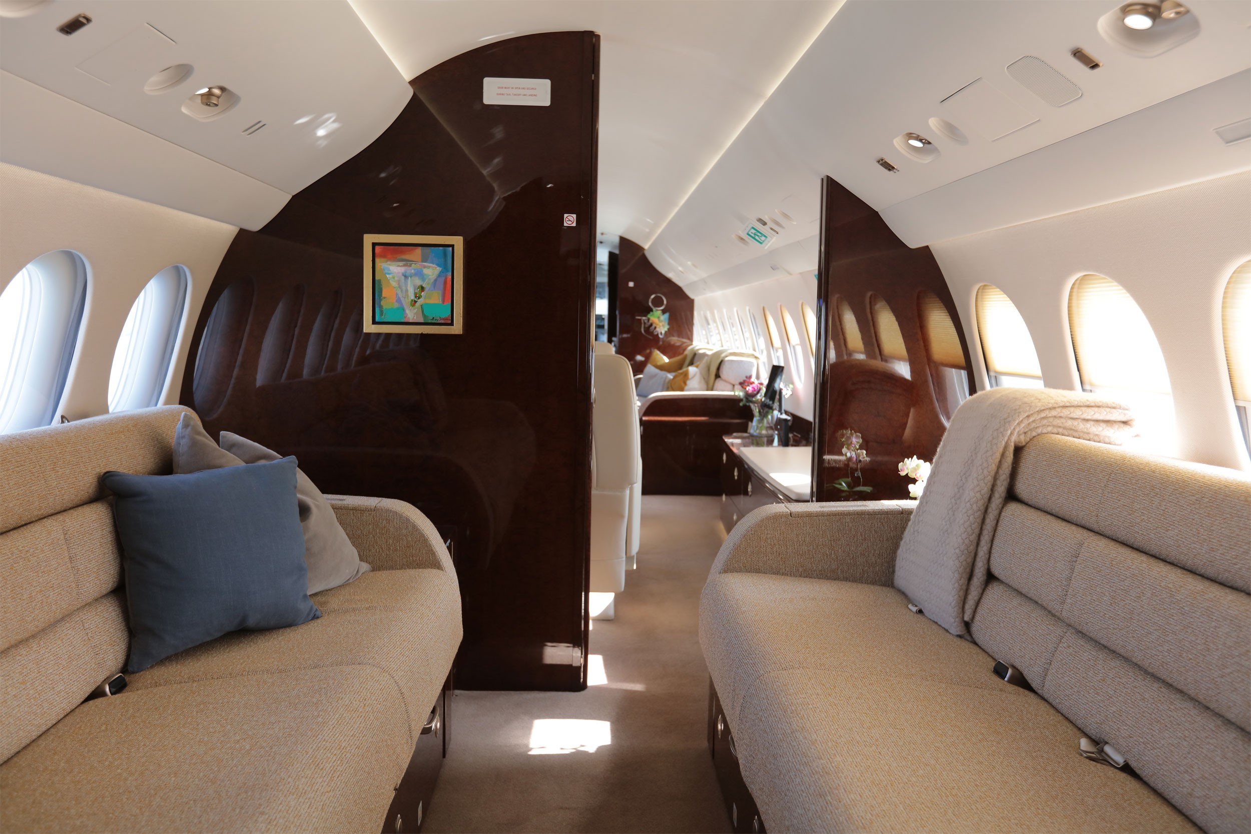 2017 Dassault Falcon 8X For Sale | France. 3532 hrs. | AvBuyer