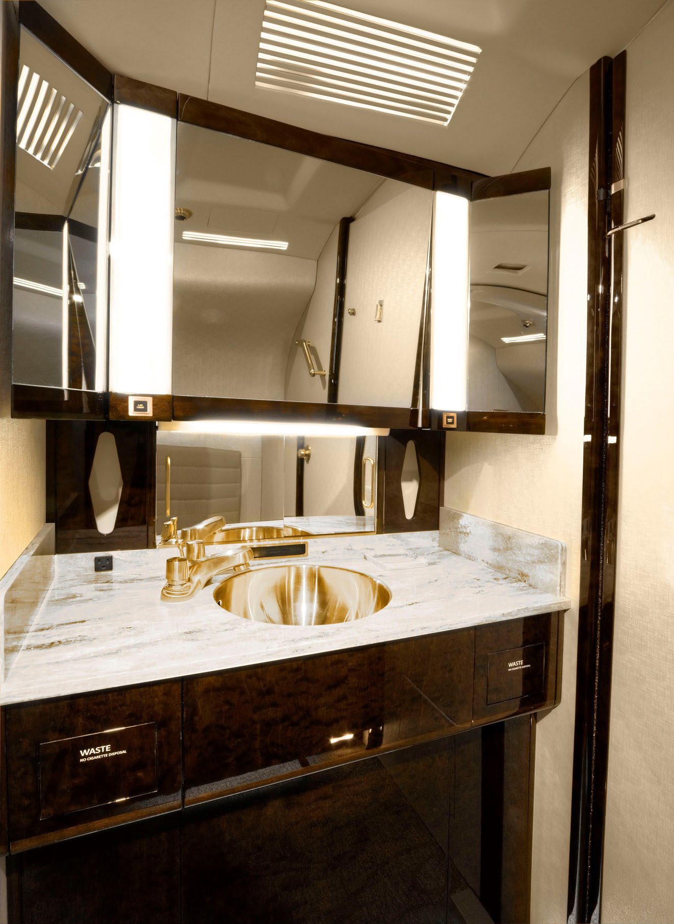 1994 Dassault Falcon 900B For Sale | FL, US. 7584 hrs. | AvBuyer