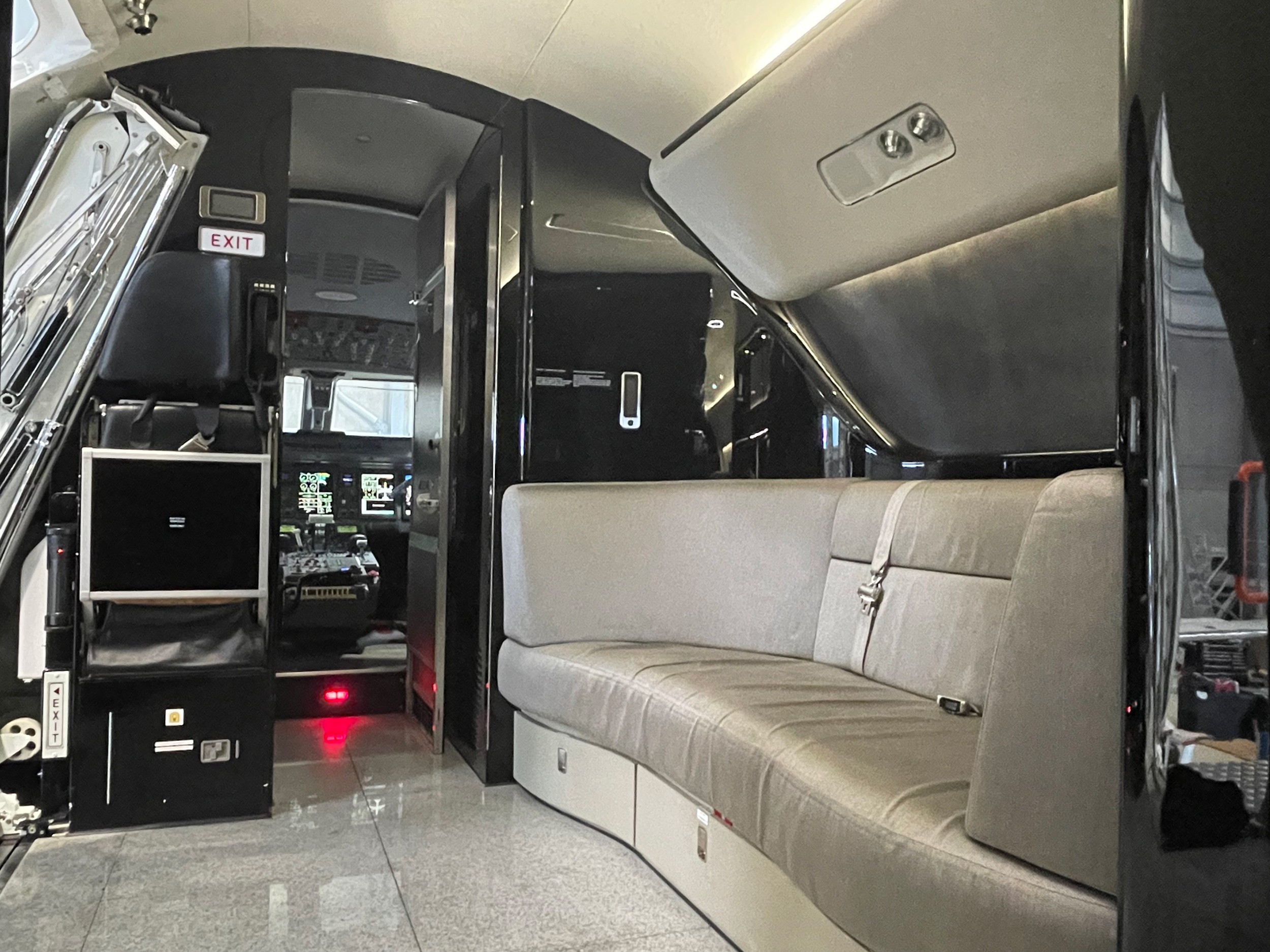 2018 Embraer Lineage 1000 E For Sale | England, UK. 4150 hrs. | AvBuyer