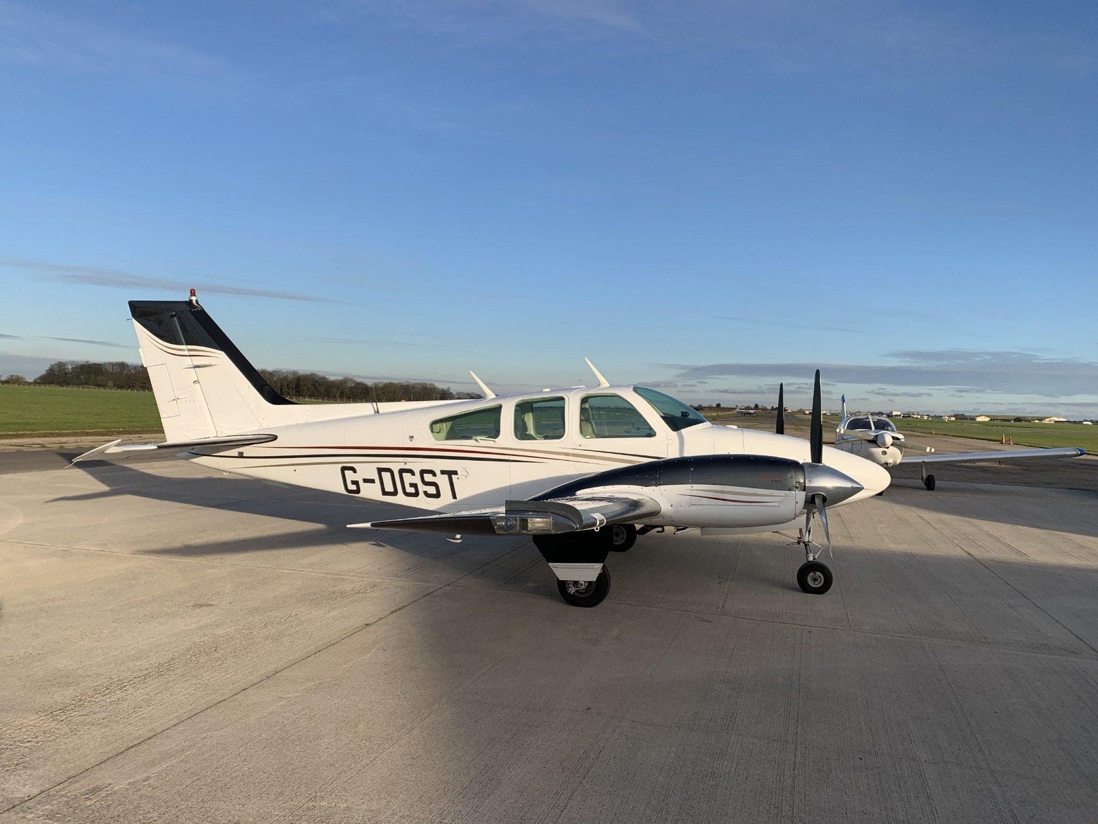 1976 Beechcraft B55 Baron For Sale | England, UK. 3649 hrs. | AvBuyer