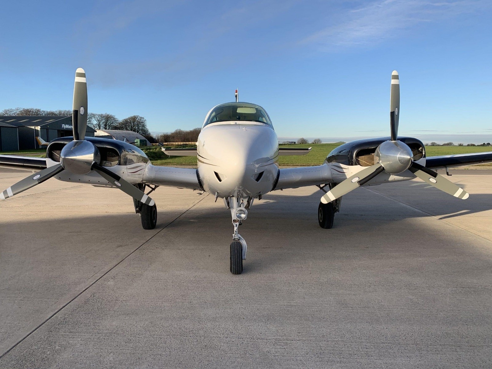 1976 Beechcraft B55 Baron For Sale | England, UK. 3649 hrs. | AvBuyer