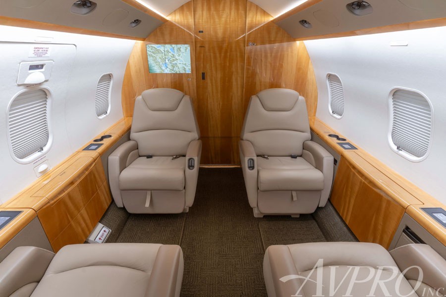 2010 Bombardier Challenger 300 For Sale | NV, US. 3258 hrs. | AvBuyer