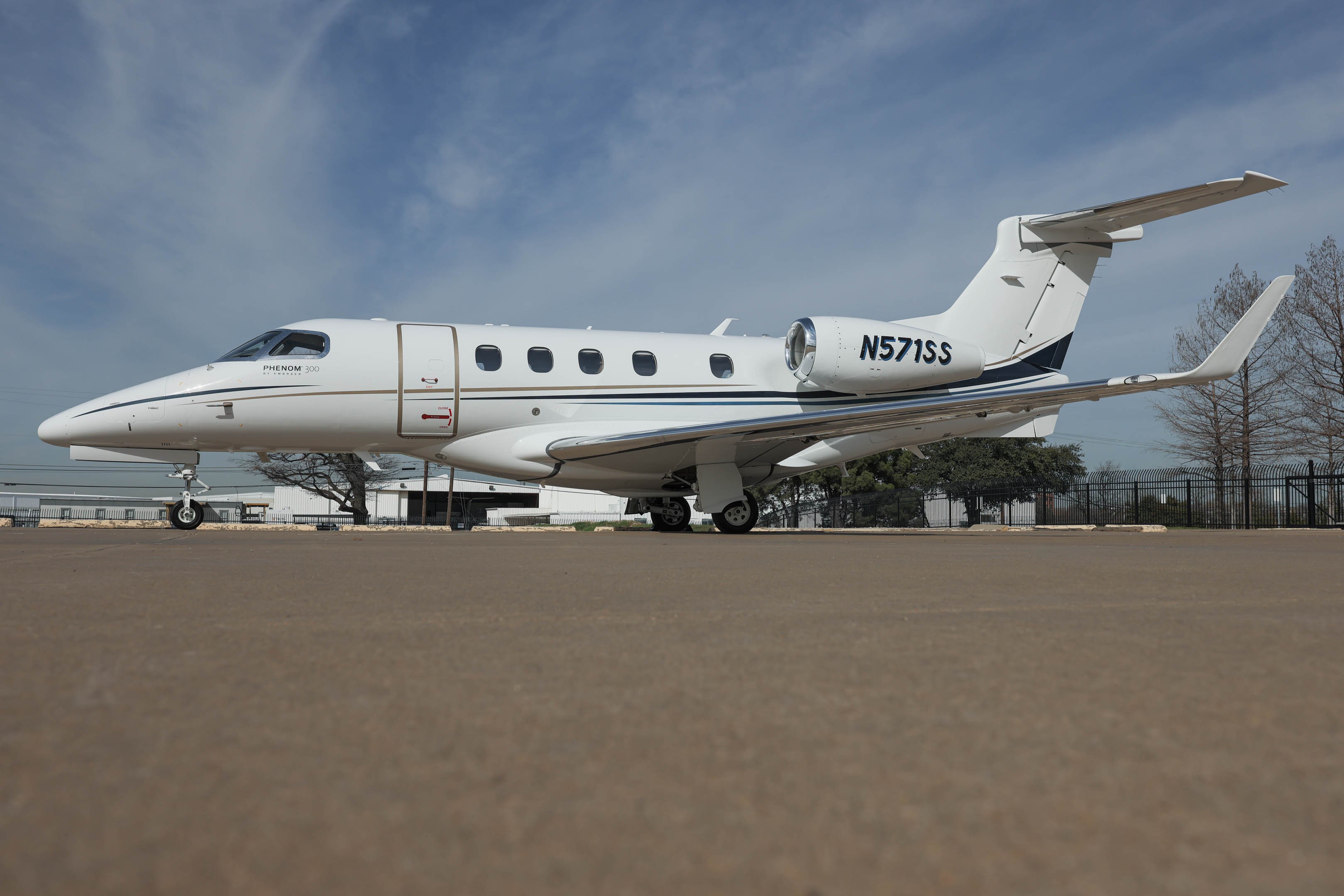 2016 Embraer Phenom 300 For Sale | TX, US. 1451 hrs. | AvBuyer