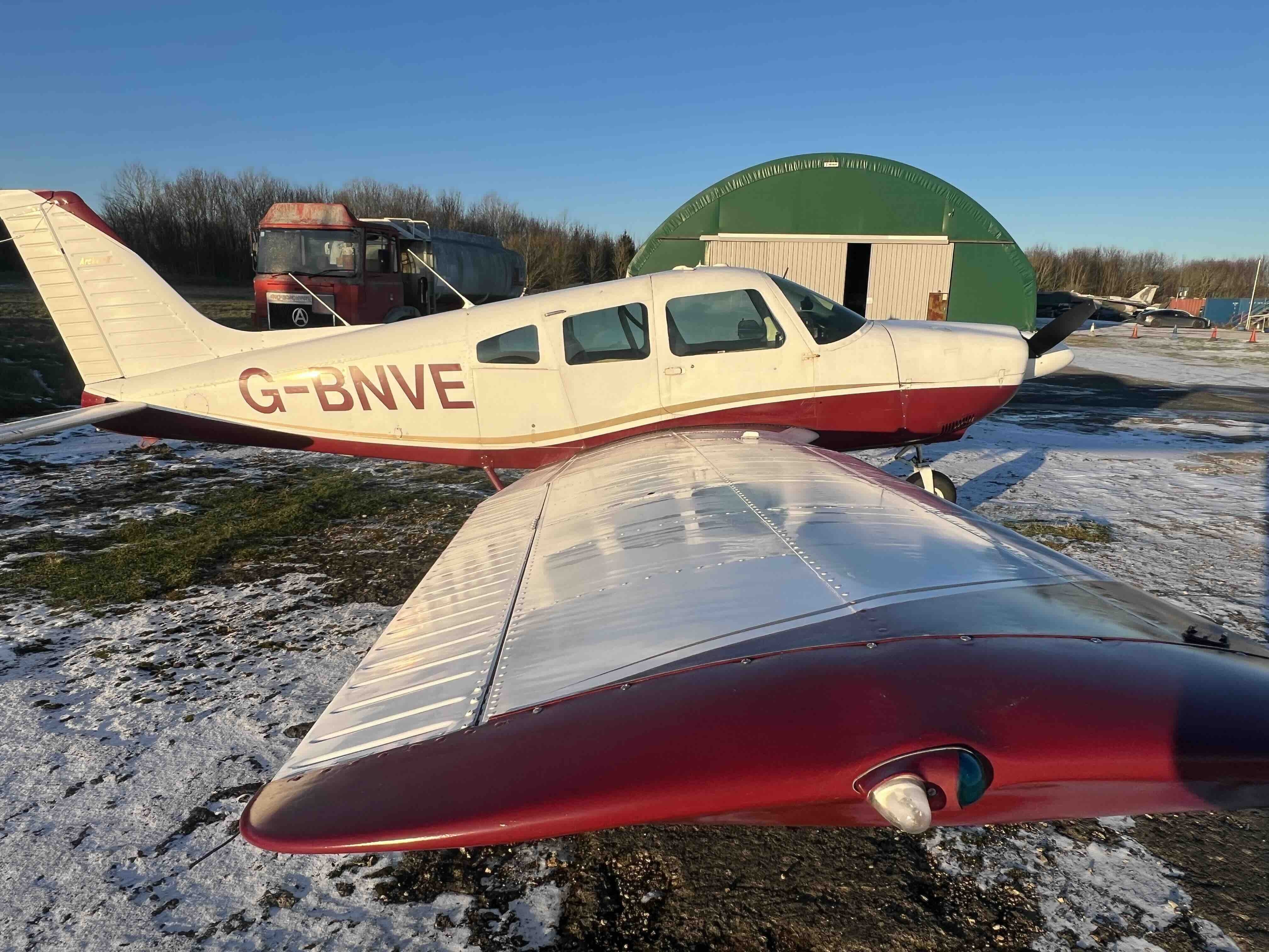 1984 Piper Archer II For Sale | England, UK. 8326 hrs. | AvBuyer
