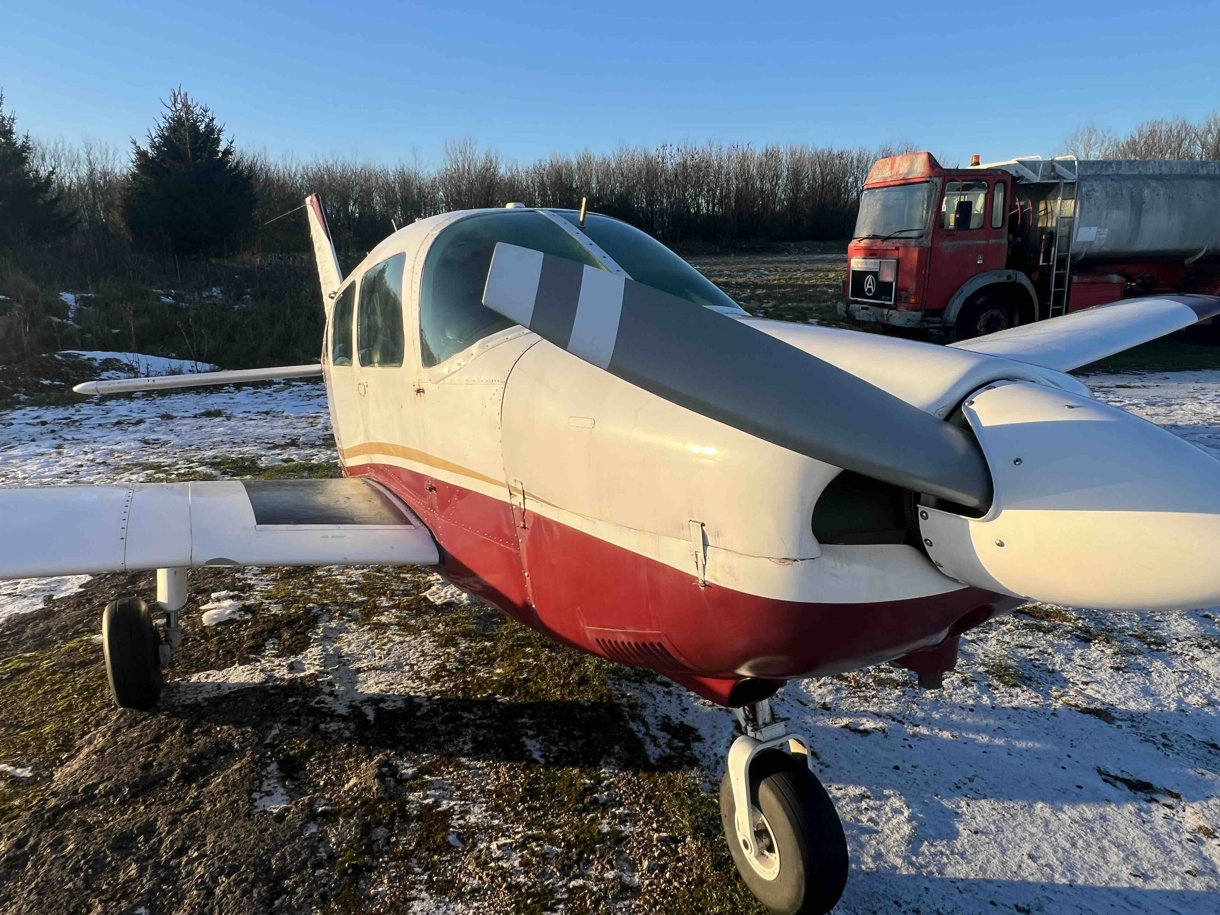 1984 Piper Archer II For Sale | England, UK. 8326 hrs. | AvBuyer