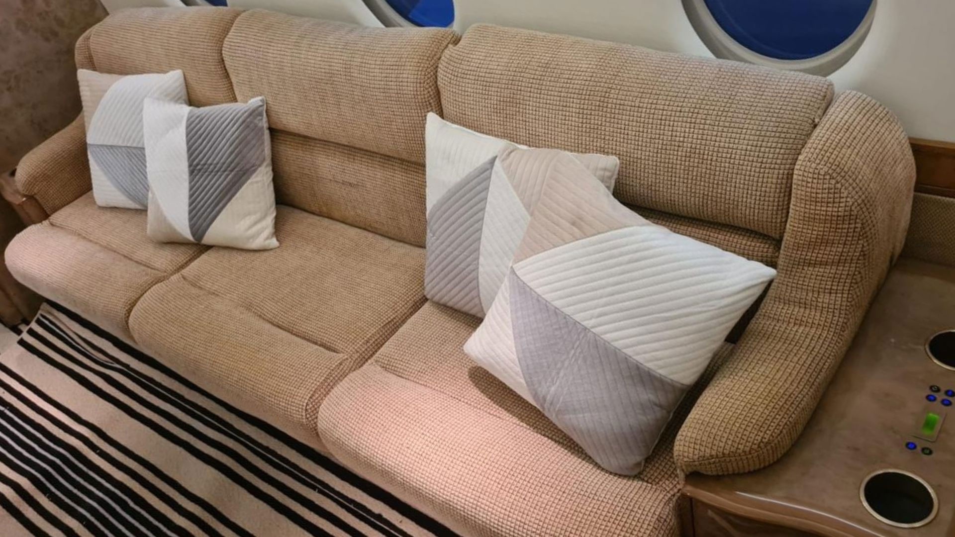 2000 Gulfstream G200 For Sale | ZA. 5800 | AvBuyer