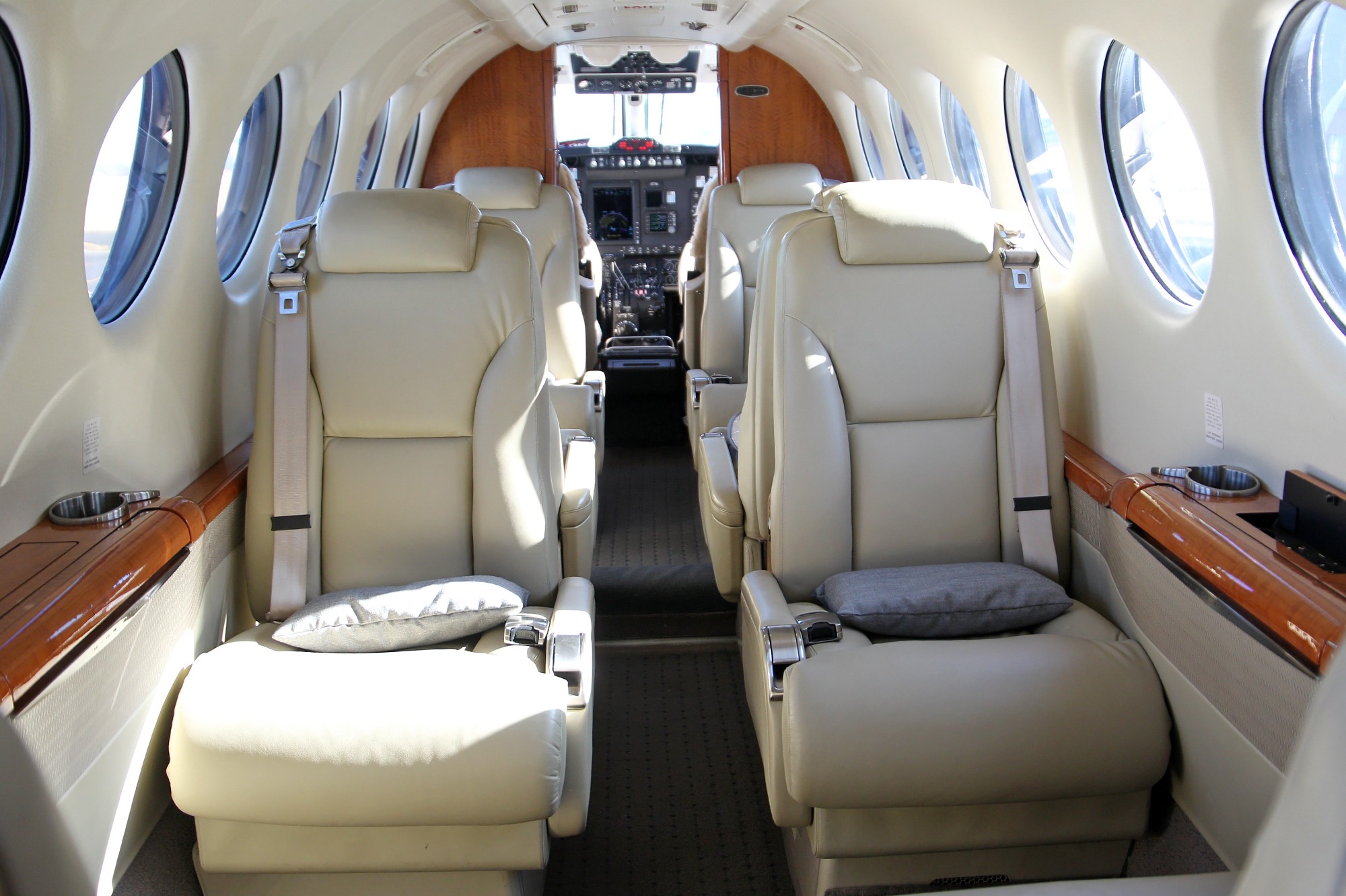 2012 Beechcraft King Air 350i For Sale | ZA. 975 hrs. | AvBuyer