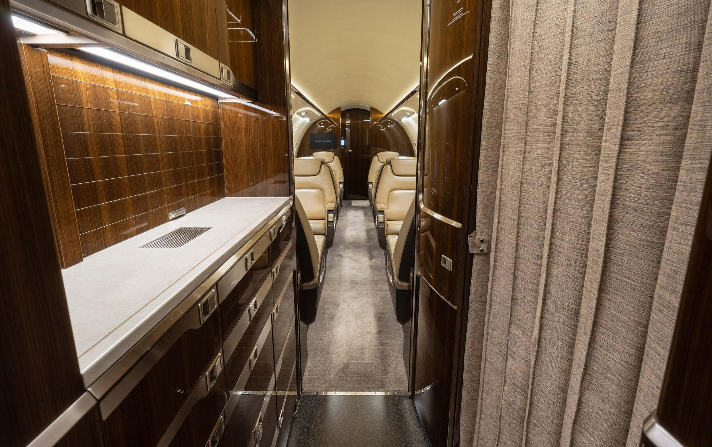 2017 Bombardier Challenger 350 For Sale | MD, US. 2841 hrs. | AvBuyer