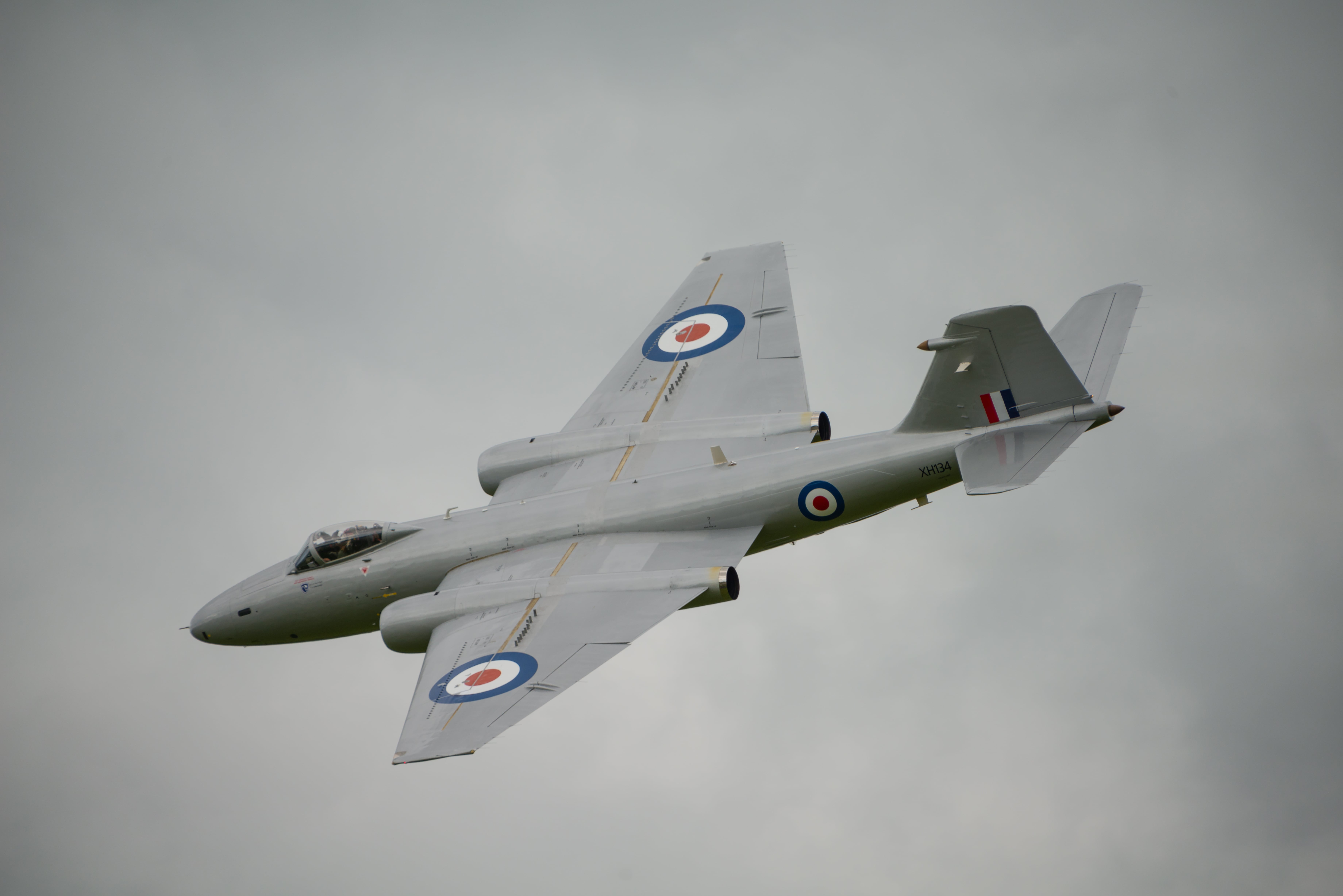 English Electric Canberra: Britain's First Active Service Jet Bomber ...